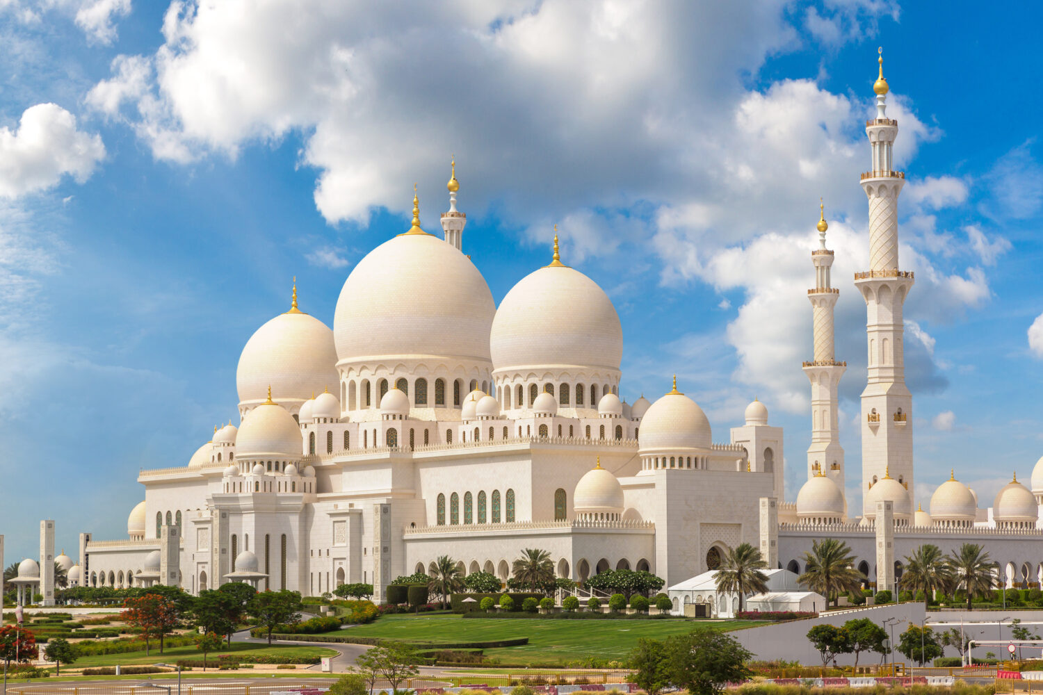 Visiting the Sheikh Zayed Grand Mosque in Abu Dhabi: History ...