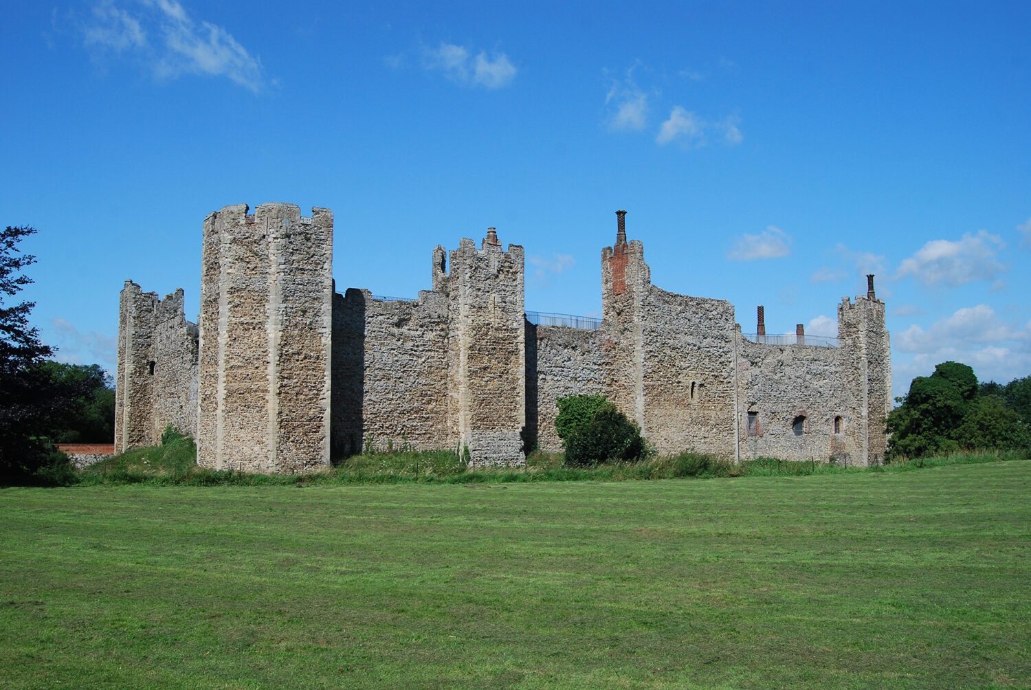 Framlingham Castle: A Family Day Out Through Tudor History • Paola ...